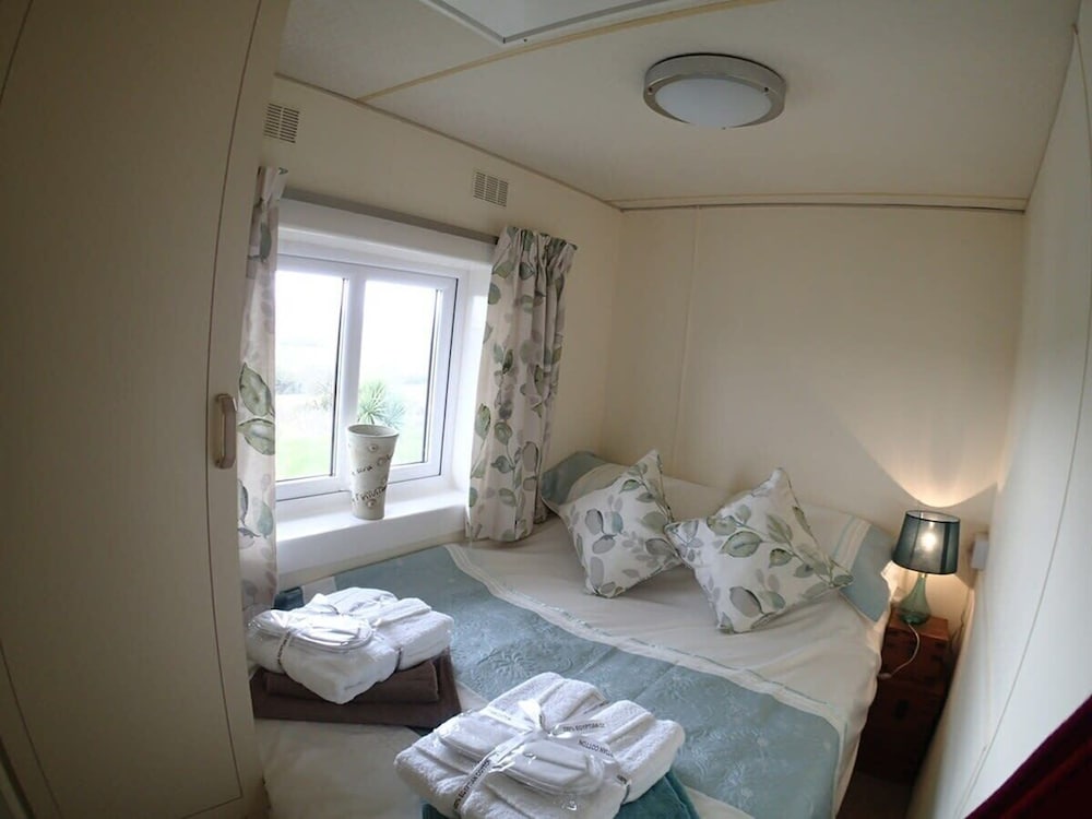 Rose Lodge, Eco Lodge With Hot Tub - Dorset