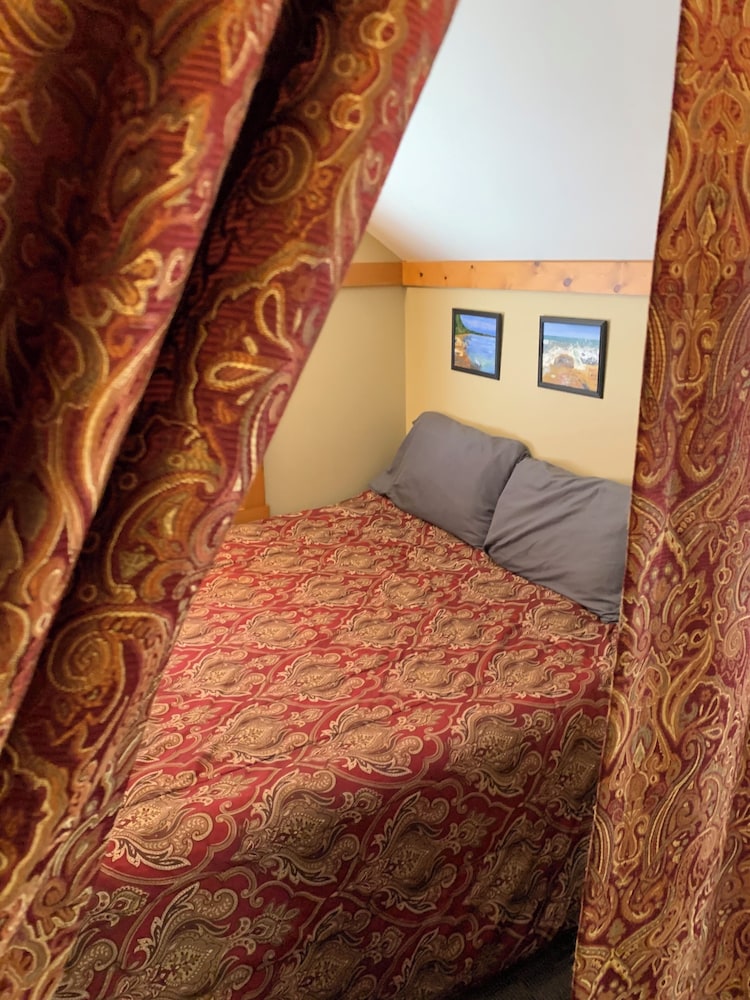 Avalon Guest Lodge 3102 Entire House. Sleeps 9 - Lansing, MI