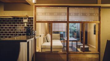 Casa (Private Vacation Home) | Sala de estar | TV de ecrã plano, piso aquecido