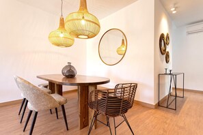 Apartamento (3 Bedrooms) | Opções para refeição no quarto