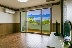 Quarto (204) | Wi-fi grátis, roupa de cama fornecida 