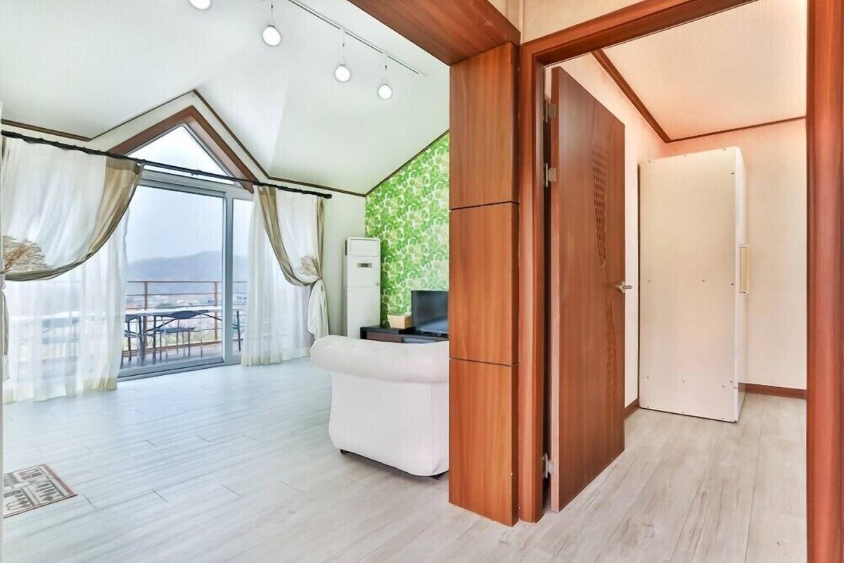 Quarto (A-202) | Wi-Fi de cortesia, roupa de cama