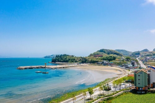 Geojae Beach White Pension - Geoje