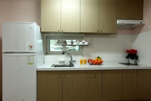 Com mobília individualizada, Wi-fi grátis, roupa de cama fornecida 