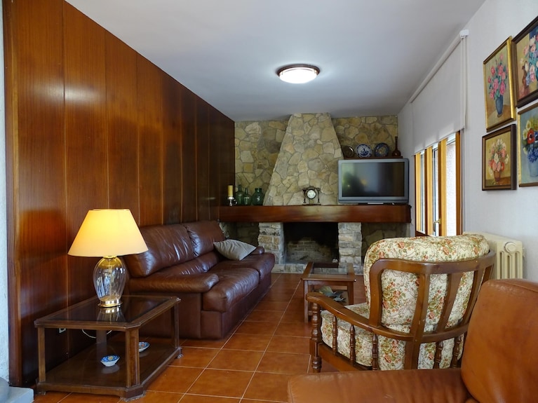 Piscina Y Barbacoa Privada, Jardín De 1000 M2. Wi-fi Y Todas Las Comodidades. - Cataluña