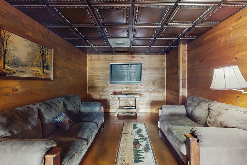 Stunning Mountain Cabin W/ Free Wifi/ Private Hot Tub/ Gameroom/ Gas Fireplace - Georgia, GA