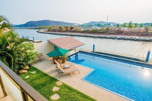 Villa, várias camas (2068 - Villa Turquesa) | Piscina | Piscina exterior, espreguiçadeiras 