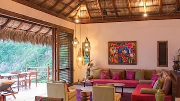 Vila, várias camas (2011 - Bugam Villa) | Sala de estar
