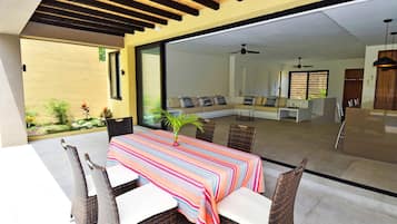 Villa, várias camas (2070 - Casa Medina) | Refeições ao ar livre