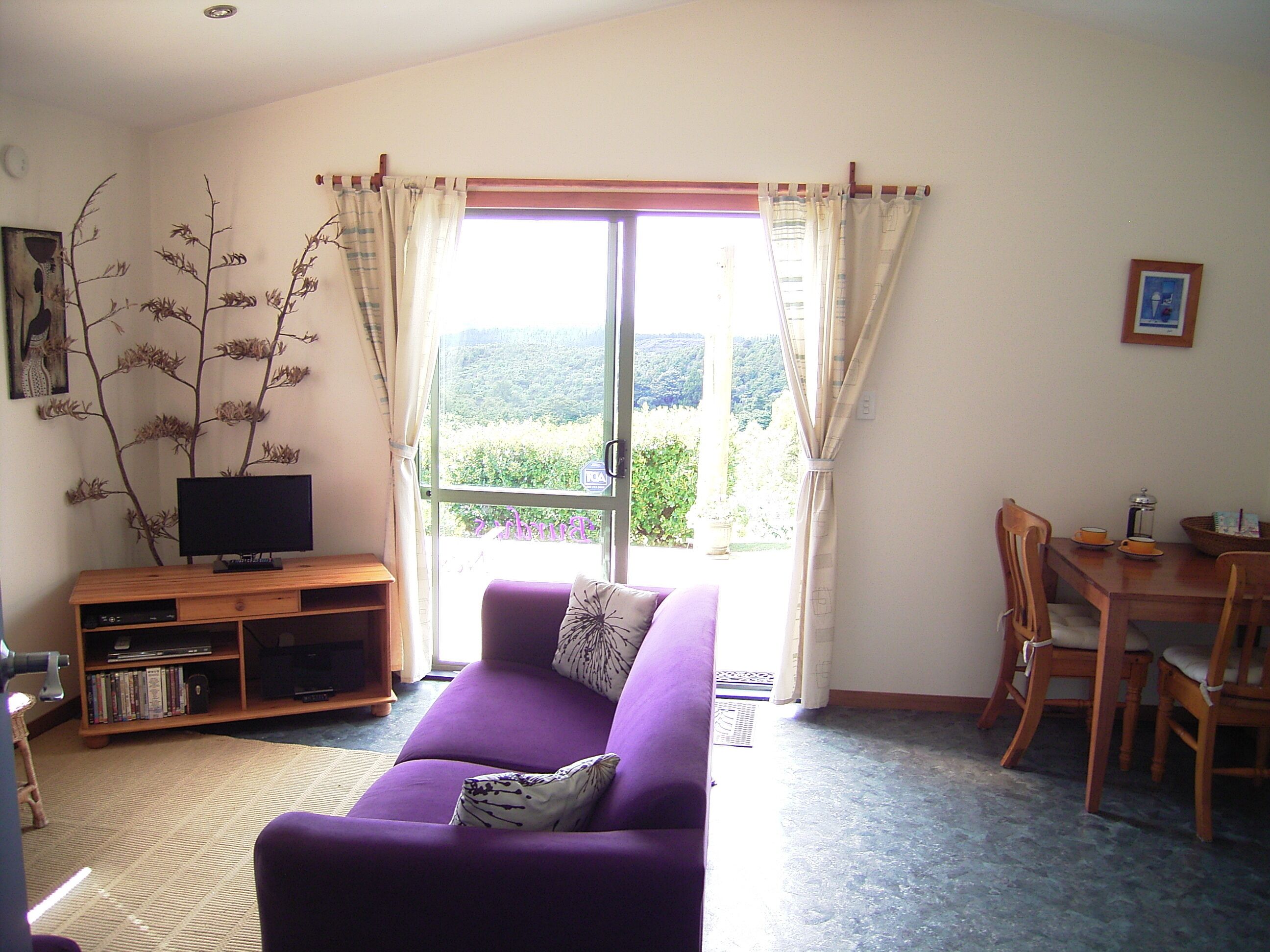 A Peaceful, Well Appointed, Dog Friendly Bach Offering Fantastic Rural Views. - Northland