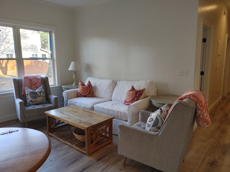 Newly Renovated Close To Downtown & Folly Beach - Charleston, SC