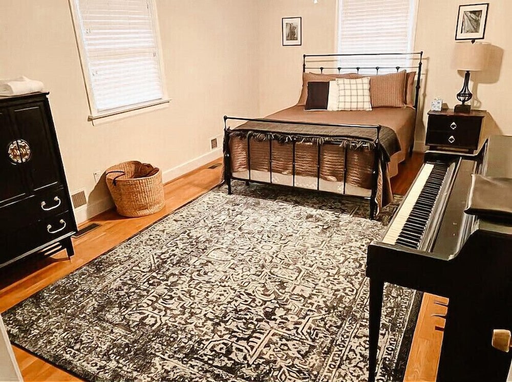 Gorgeously Renovated 3500 Square Foot Oxford Home In Richmond!! - Richmond, VA