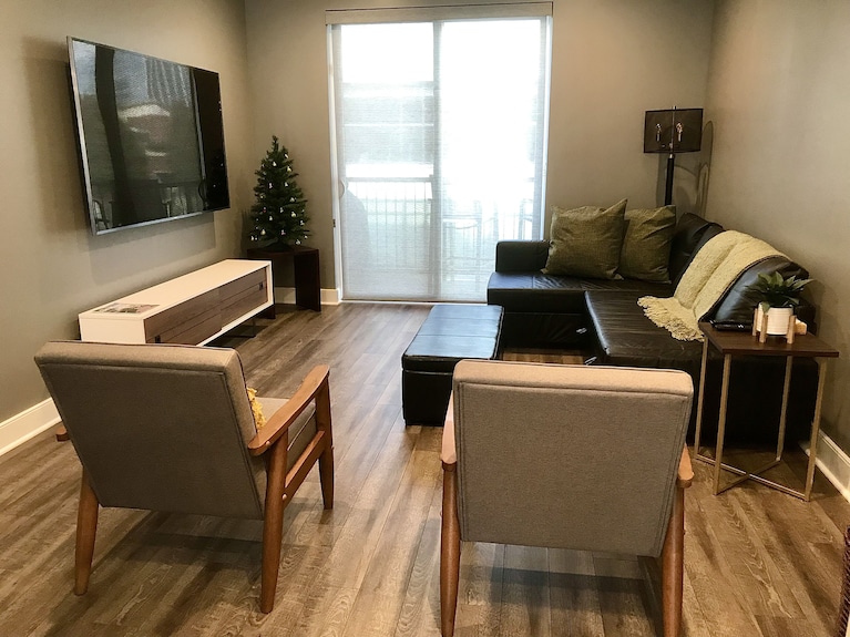 Stylish & Central Townhome-perfect For Groups! - Fort Wayne, IN