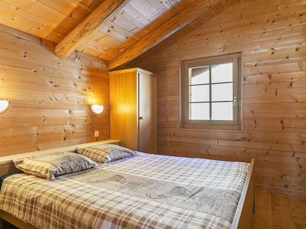 Wunderbares Alleinstehendes Ferienhaus Für 14 Gäste Mit W-lan, Tv, Terrasse Und Parkplatz - Les Crosets