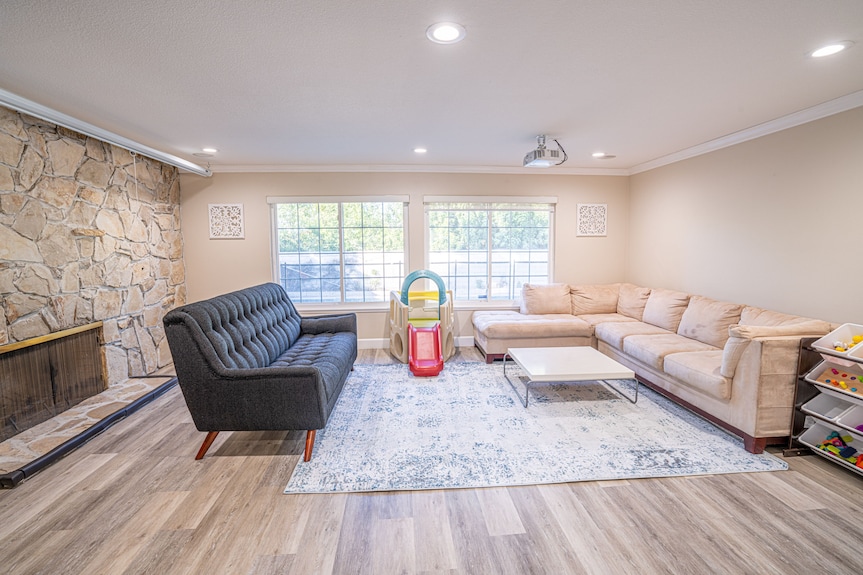 Family & Children Friendly House W Pool And Security Gate - Central To Oc & La - Orange County, CA