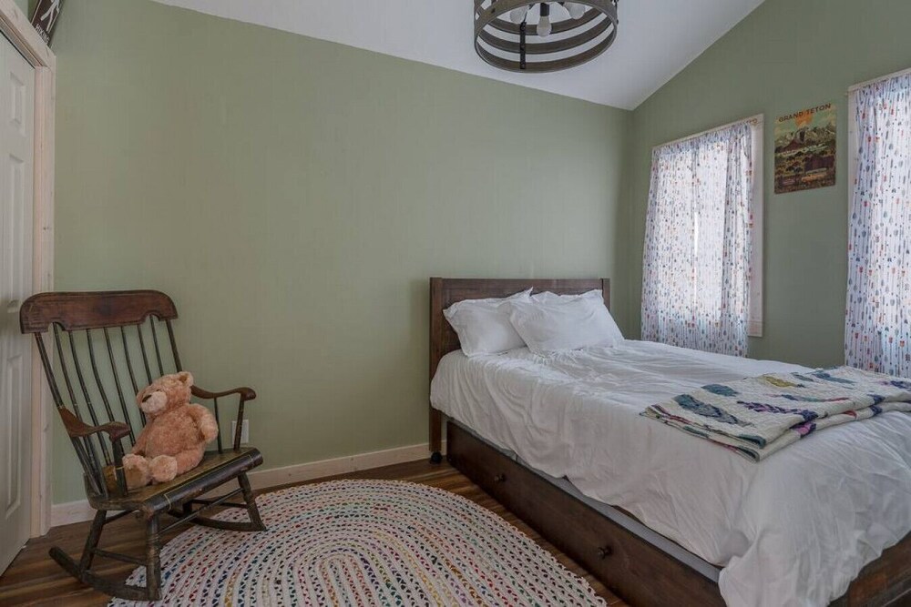 Suite Retreat - Walking Distance To Restaurants - 德里格士