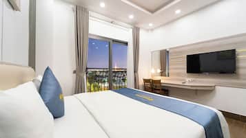 Quarto de Luxo, 1 cama king-size, varanda, vista para o rio | Minibar, secretária, cortinas/cortinados opacos, Wi-fi grátis