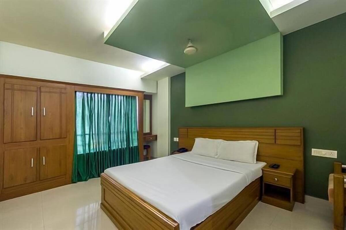 Quarto Duplo Deluxe | Roupa de alta qualidade, Wi-fi grátis, com decoração personalizada 