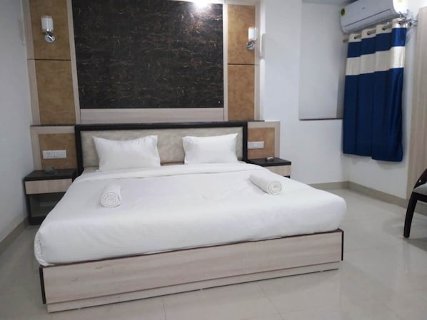 Quarto Duplo Deluxe, 1 quarto, Vista para a cidade | 1 quarto, ferro/tábua de engomar, camas desdobráveis, Wi-fi grátis