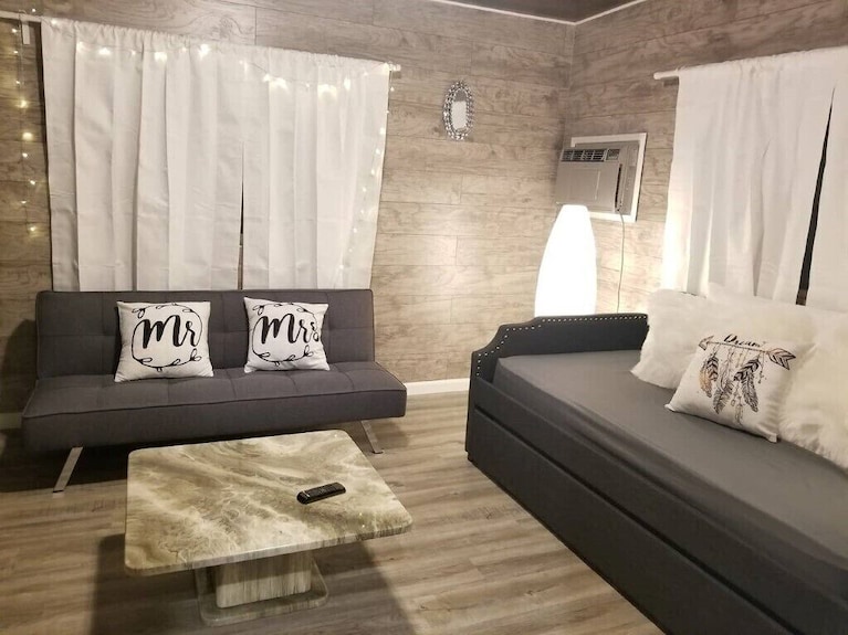 Cozy Home 8 Minutes To Disneyland, Close Little Saigon,beach - Anaheim, CA