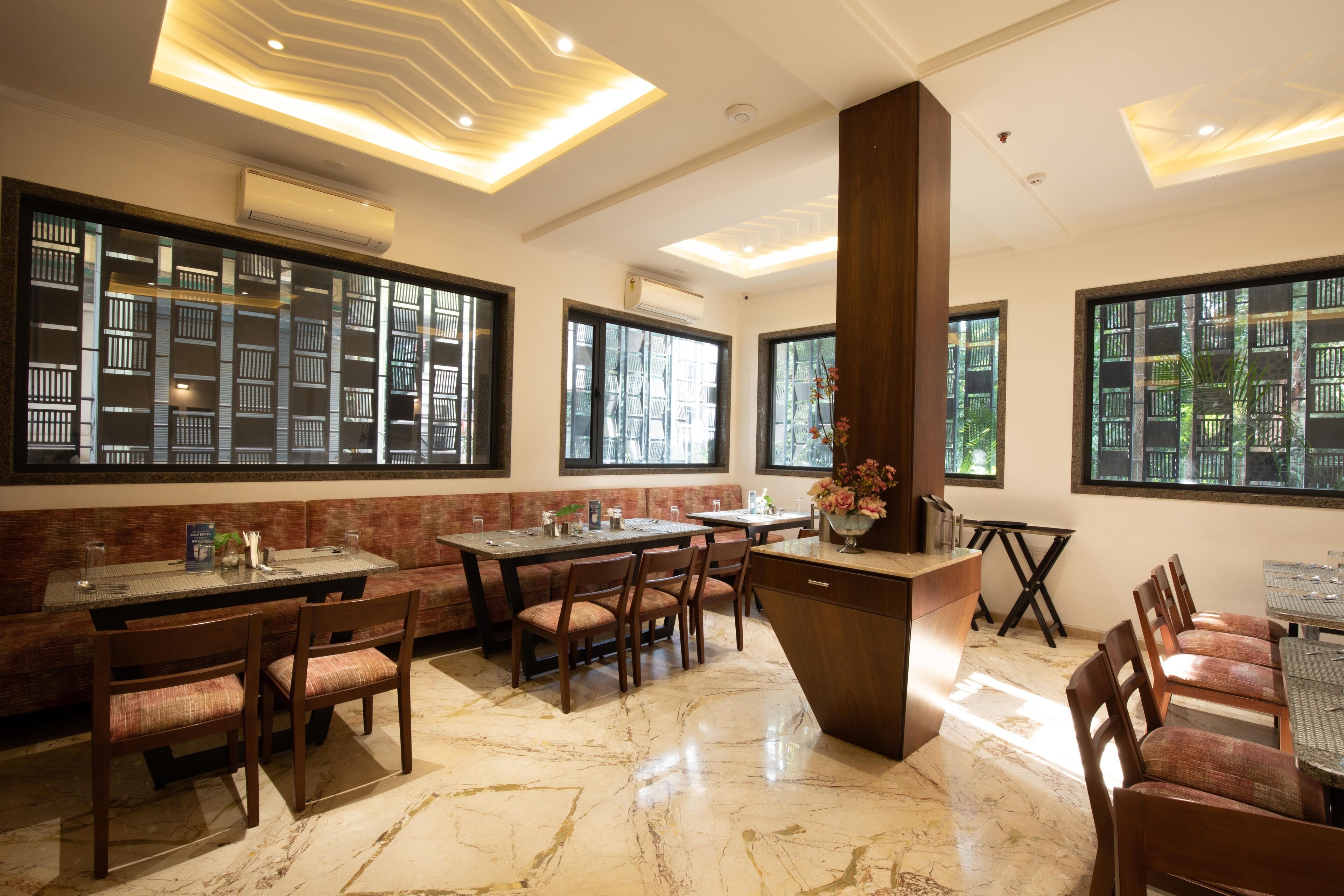 Pequenos-almoços e jantares servidos, incluindo cozinha indiana 