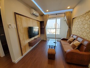 Apartamento, 2 quartos | Sala de estar | Smart TV de 50 polegadas com canais por cabo, televisor 