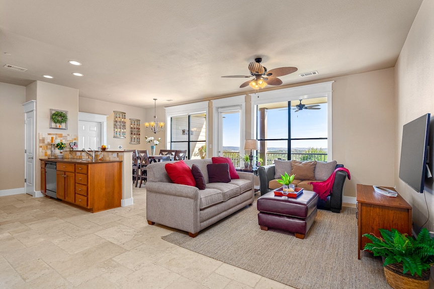 Great Villa In The Hollows Resort, Beautiful Beach Club, Hiking Trails, 4 Pools! - Cedar Park, TX