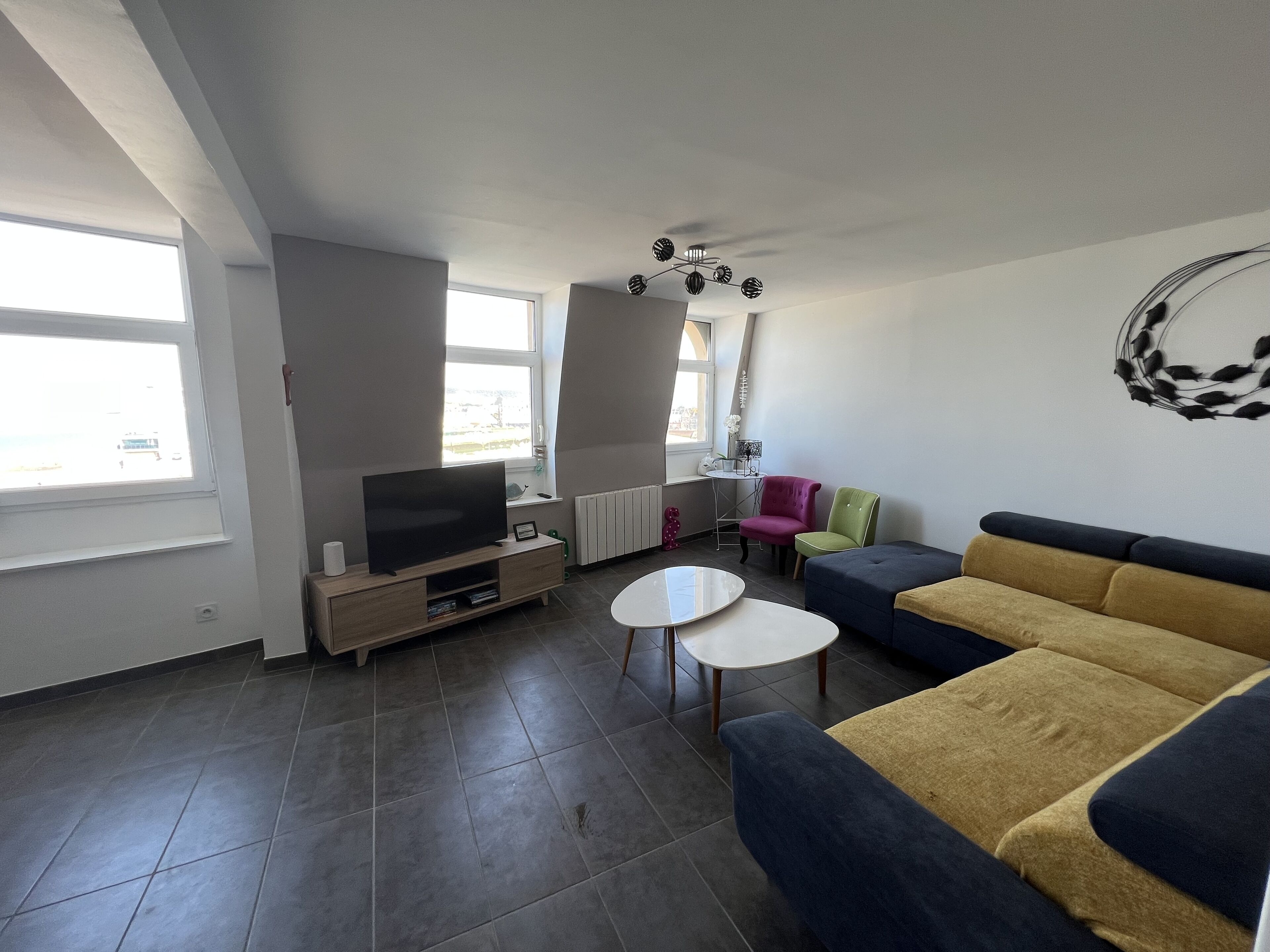 海に面した、改装済みのアパートメント100 M2、3ベッドルーム - ウー