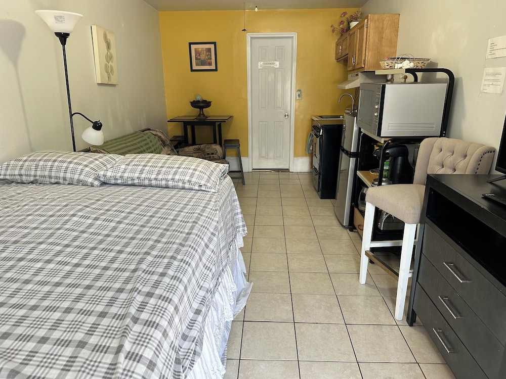 Chic Studio Near Center City - West Oak Lane - Philadelphia