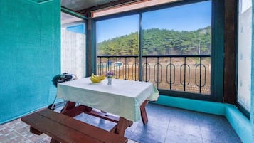 Quarto (Chorokdonghwa) | Wi-Fi de cortesia, roupa de cama