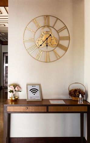 Televisor de 40 cm com canais de TV premium 