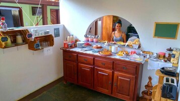 Café da manhã continental grátis todos os dias