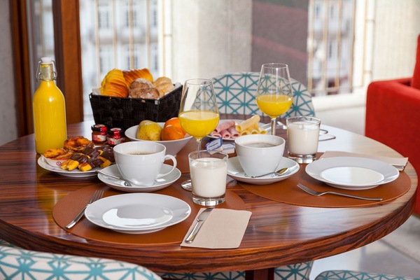 Café da manhã continental todos os dias mediante uma taxa