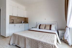 Apartamento de Luxo, vista para o mar | 1 quarto, secretária, ferro/tábua de engomar, roupa de cama fornecida 
