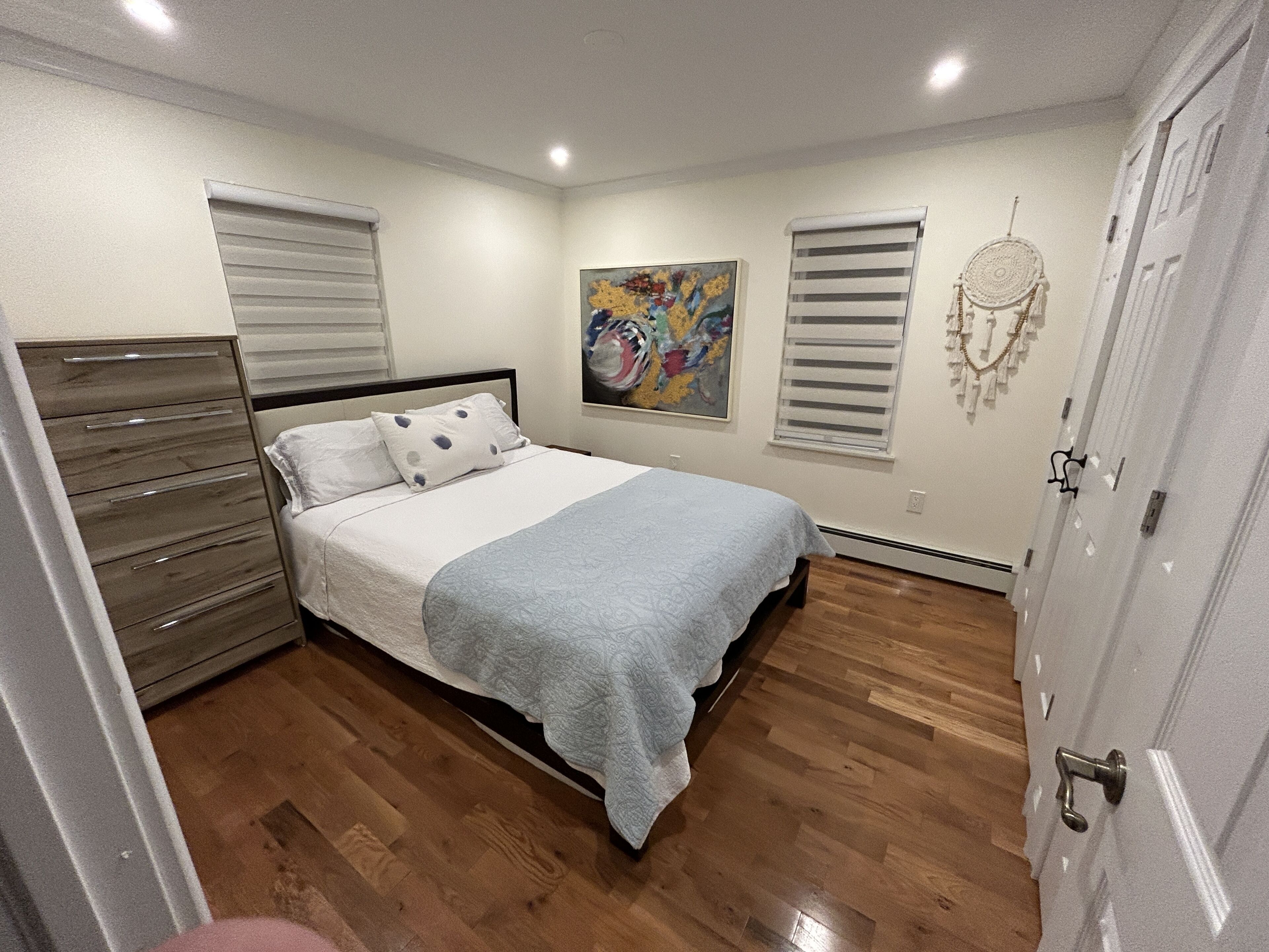 Entire House Hosted By Timmy 5 Guests · 2 Bedrooms · 5 Beds · 1 Bath - Sea Bright, NJ