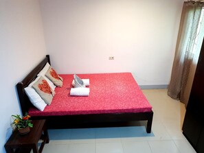 Quarto casal ou duplo luxo, 1 quarto | Wi-Fi de cortesia, roupa de cama
