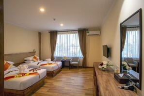 Quarto duplo luxo | Frigobar, cofres nos quartos, escrivaninha