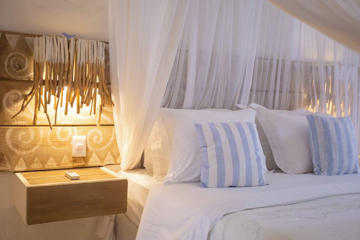 Casa família (Praia) | 1 quarto, roupas de cama premium, frigobar, cofres nos quartos