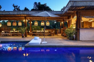 Bar junto à piscina