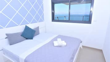 Apartamento Comfort, 1 quarto, pátio | Secretária adequada para computadores portáteis, ferro/tábua de engomar