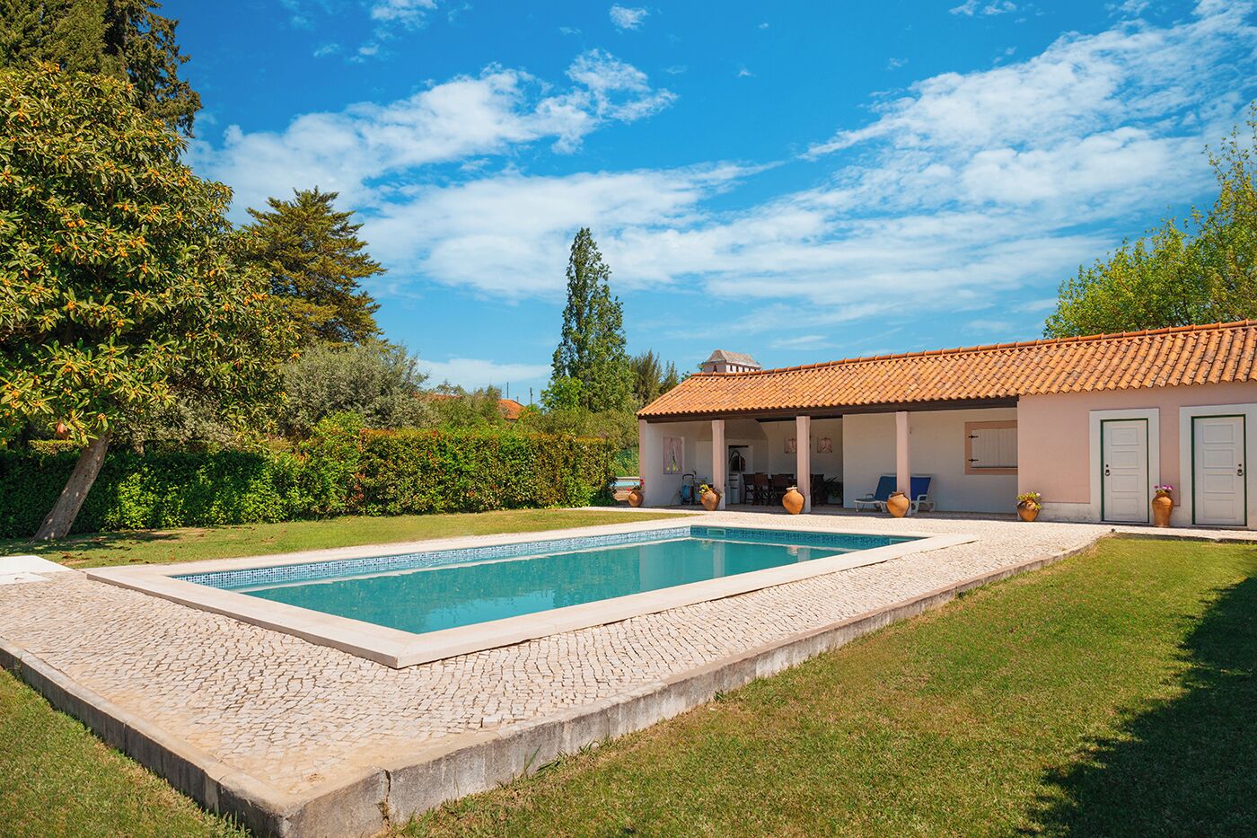 Piscina exterior sazonal, da(s) 7:30 à(s) 22:00, espreguiçadeiras 