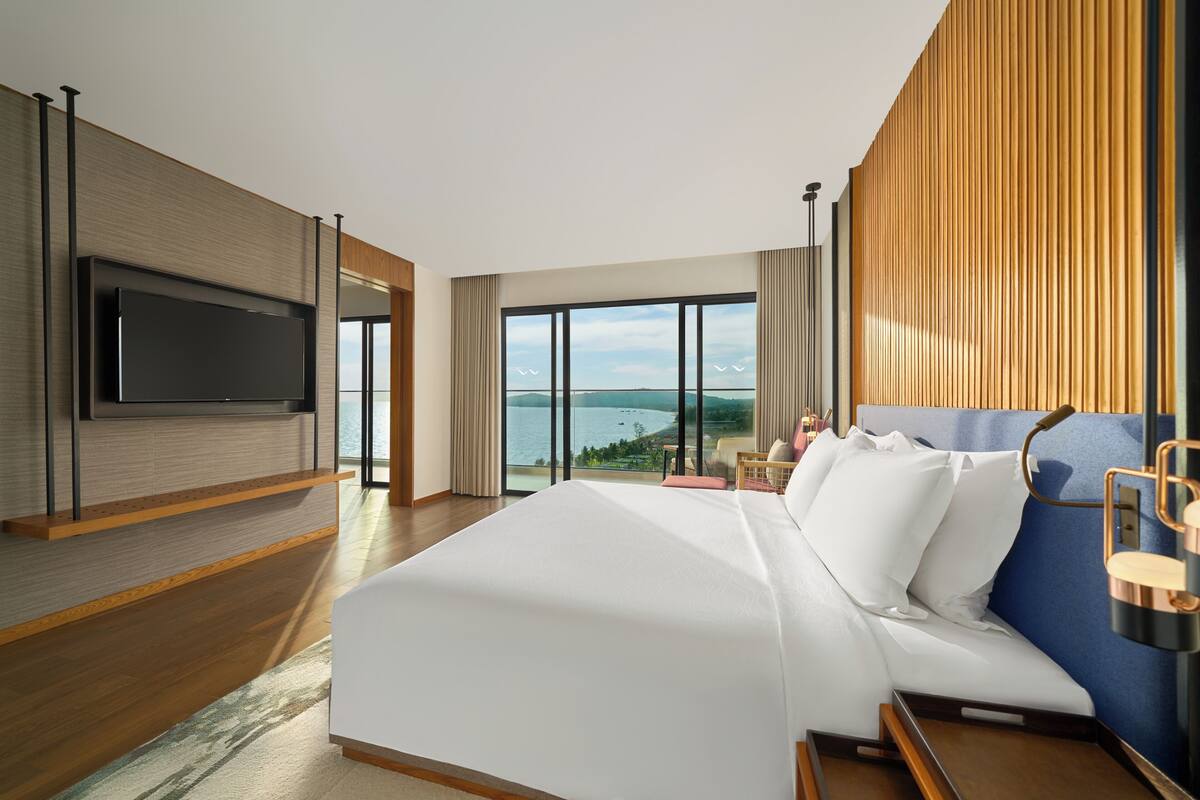 Suite, varanda, vista para o mar | Roupa de alta qualidade, edredões de penas, minibar 