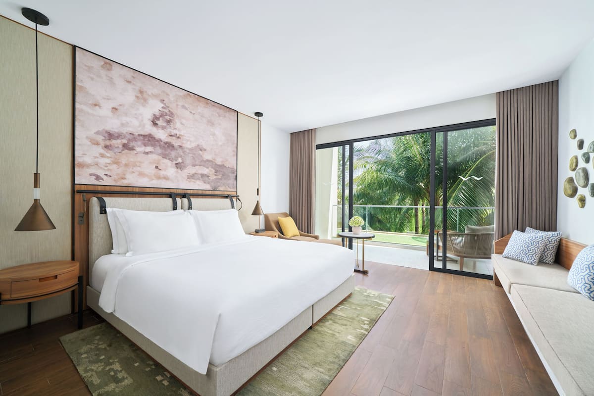 Quarto Superior, 1 cama king-size, varanda, vista para o jardim | Roupa de alta qualidade, edredões de penas, minibar 