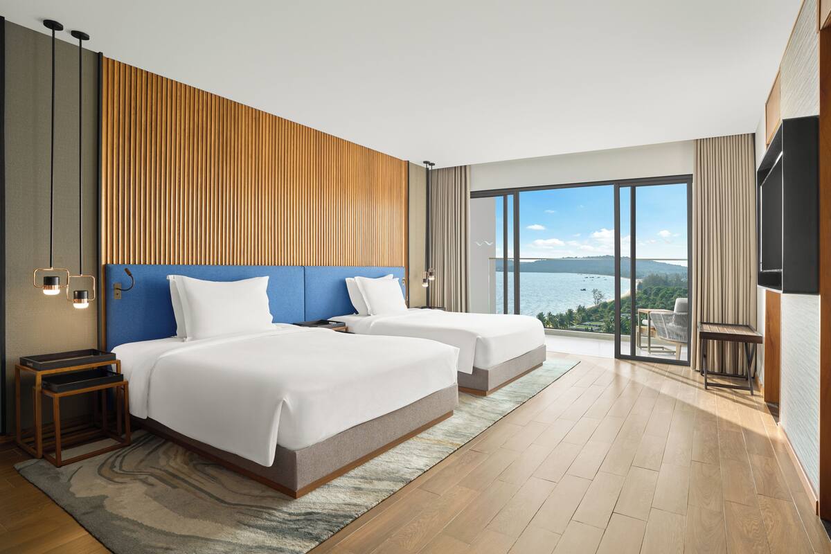Quarto Familiar, varanda (Deluxe) | Roupa de alta qualidade, edredões de penas, minibar 