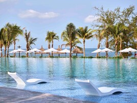 2 piscinas exteriores, da(s) 7:00 à(s) 20:00, toldos gratuitos
