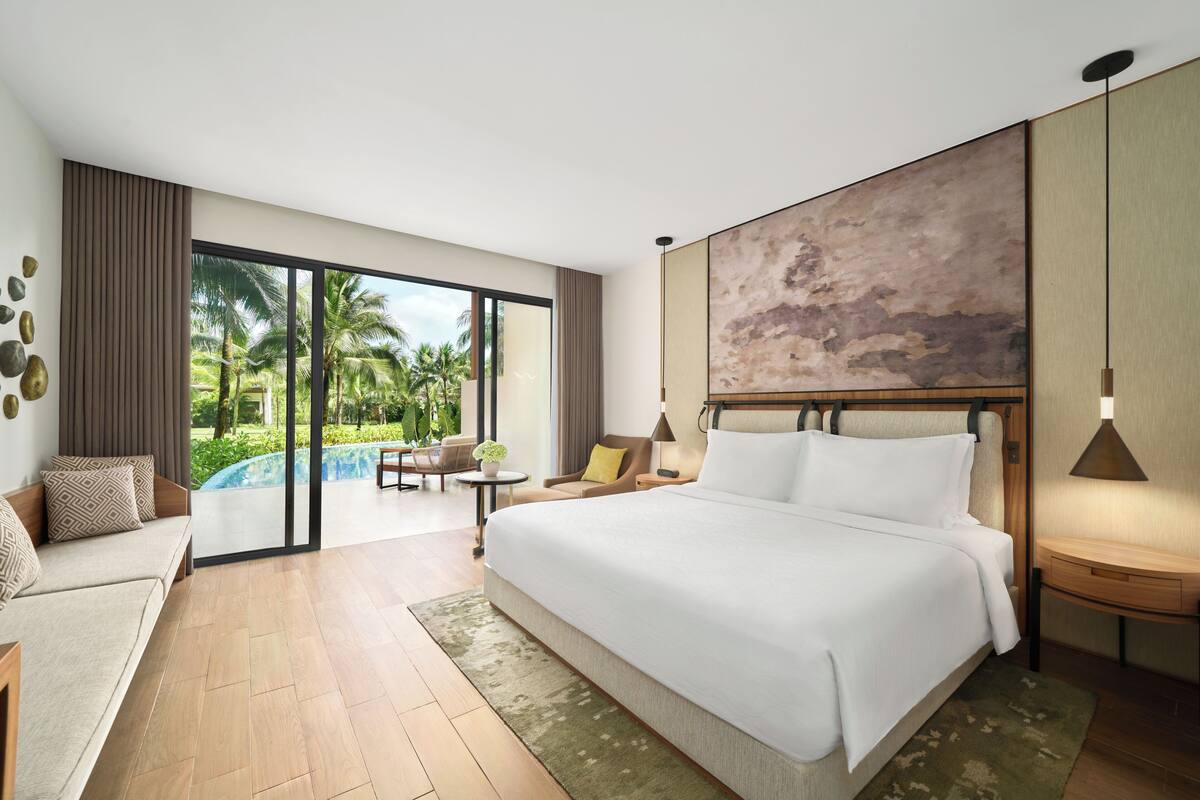 Quarto Superior, 1 cama king-size, acesso à piscina | Roupa de alta qualidade, edredões de penas, minibar 