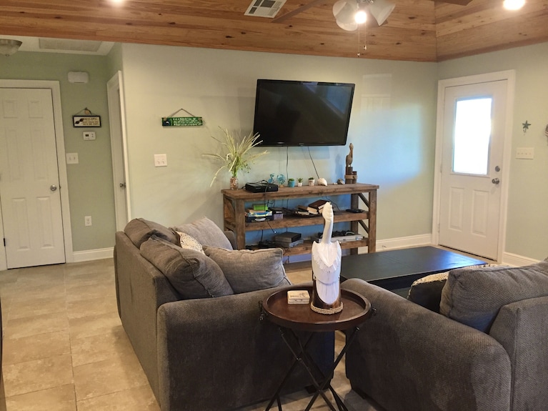 35% Discount- Hackberry Hideaway I Waterfront On Lake Calcasieu - Louisiana