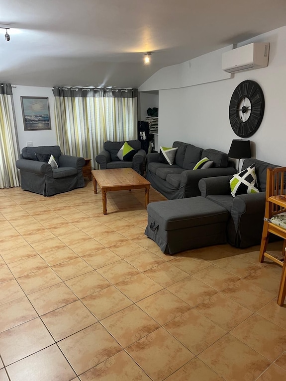 Beautiful Large 2 Bed Apartment Close To Beach And All Amenities - Los Cristianos