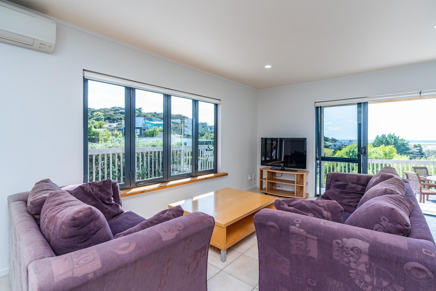 Cedar Views - Estuary Views, All Day Sun, Pet Friendly And On A Quiet Street, A Great Spot To Relax - Mangawhai Heads