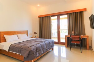 Quarto casal luxo | Escrivaninha, cortinas blackout, Wi-Fi de cortesia, roupa de cama